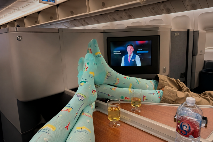 Compression Socks for Travel: How to Survive Long Haul Flights | Dr ...